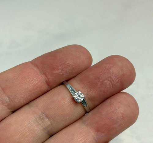 Серебряное кольцо с фианитом