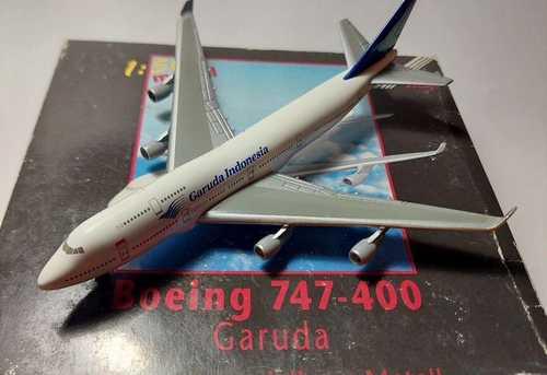 Модель самолета Garuda Indonesia B 747 Herpa 1/500