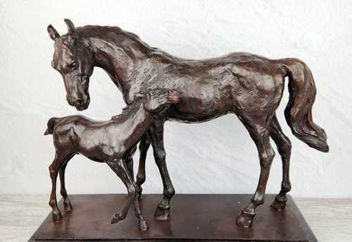 Статуэтка "Лошадь и жеребёнок (нежность)"