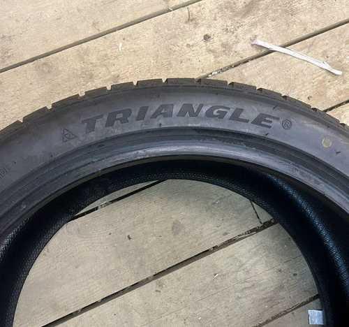 Triangle Snowlink TWT02 275/40 R21 107V