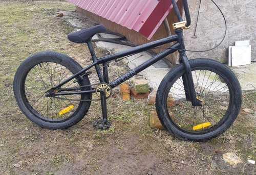 Трюковой велосипед BMX