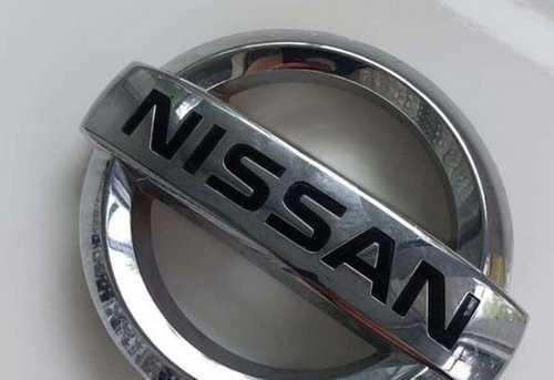 Эмблема Nissan 62890 EB300