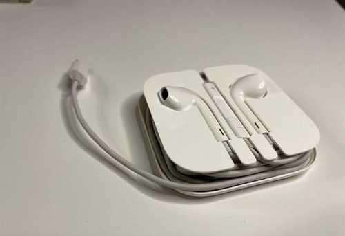 Apple EarPods наушники с разъёмом lightning