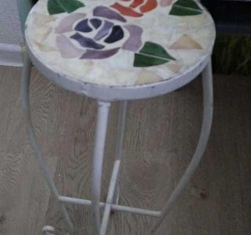 Подставка для цветов, вазы, чашки кофе и