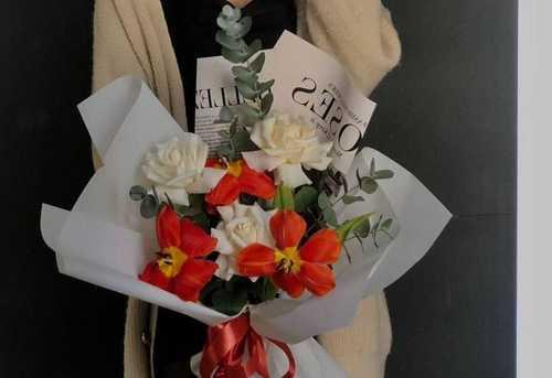 Весенний букет цветов (французские розы тюльпаны)