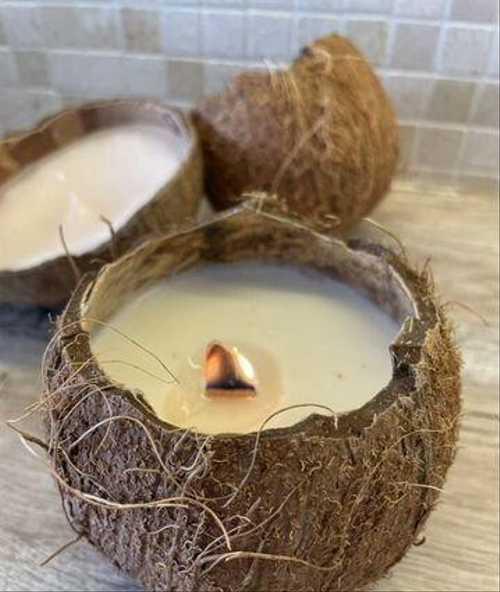 Ароматическая свеча из соевого воска в кокосе