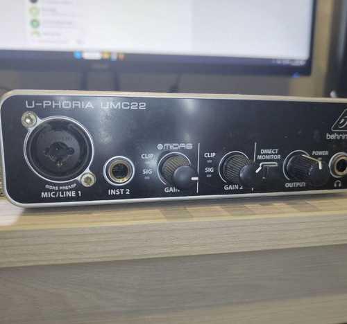 Внешняя звуковая карта behringer umc22