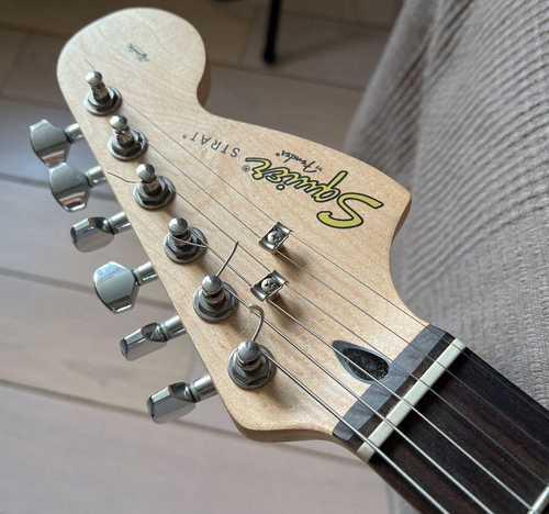 Электрогитара Fender squier stratocaster