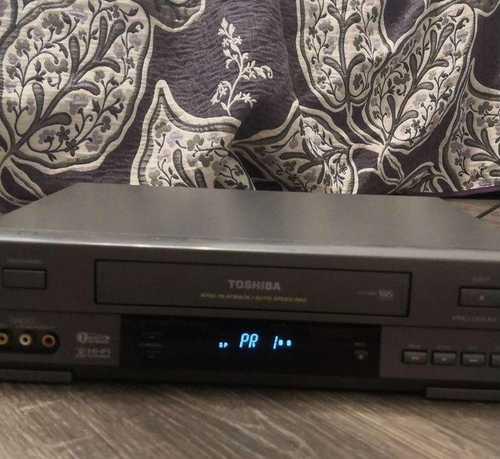 Видеомагнитофон Toshiba V-710W