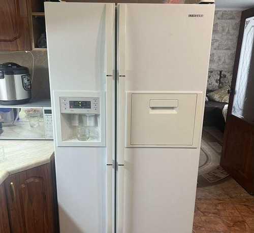 Холодильник двухдверный Samsung