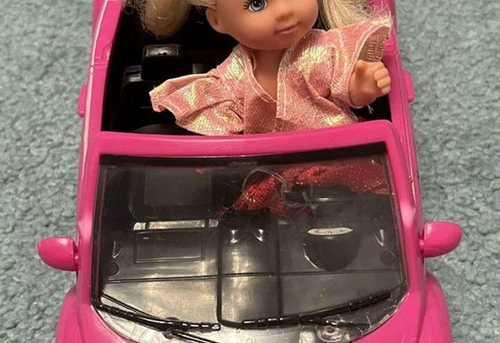 Кукла на машине