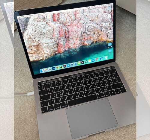 Apple macbook pro 13 i5 128gb touch bar