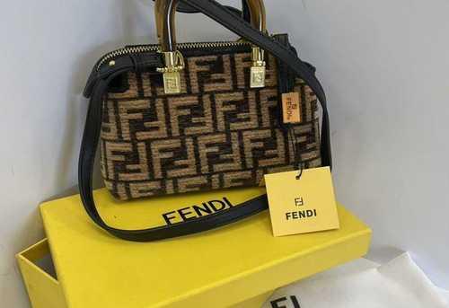 Новая мини сумочка Fendi Фенди с длинным ремешком