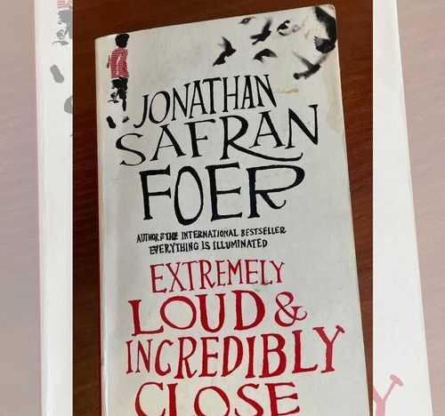 Книга "Extremely Loud & Incredibly Close" (на англ