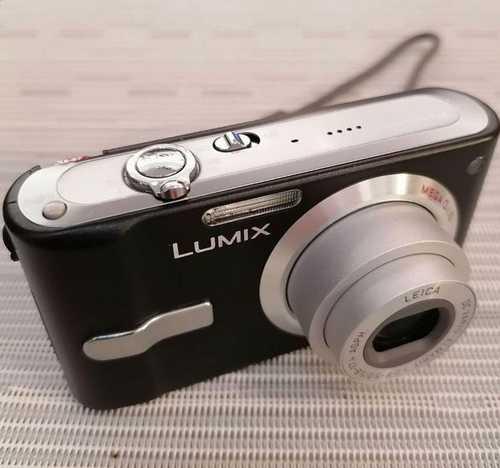 Цифровой фотоаппарат Panasonic Lumix DMC-FS12