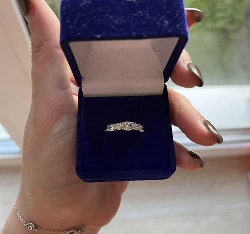 Серебряное кольцо с фианитом