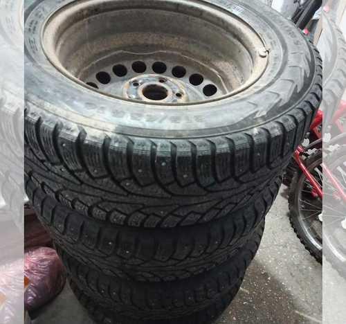 Nokian Hakkapeliitta 5 215 65 r16 с дисками