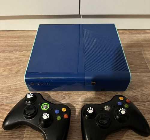 Xbox 360e Blue Edition редкий 2 джоя 167 игр