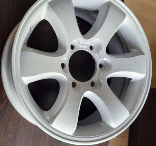 Диски литые r17 на Toyota