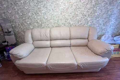 Кожаный диван