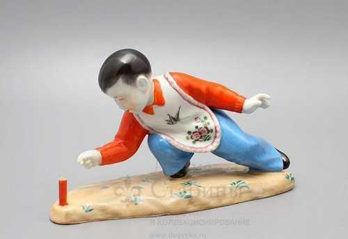 Фарфоровая китайская статуэтка «Игра», 1950-е