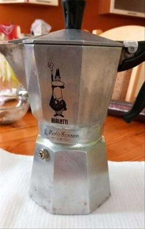 Итальянская гейзерная кофеварка