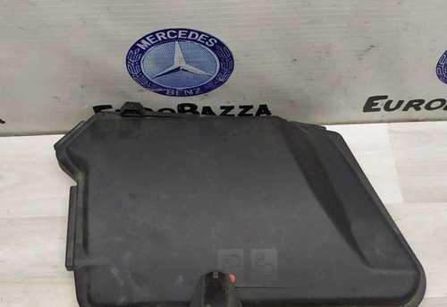 Крышка короба блока предохранителей Mercedes W219