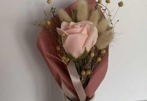 Мини букет из сухоцветов с мыльной розой