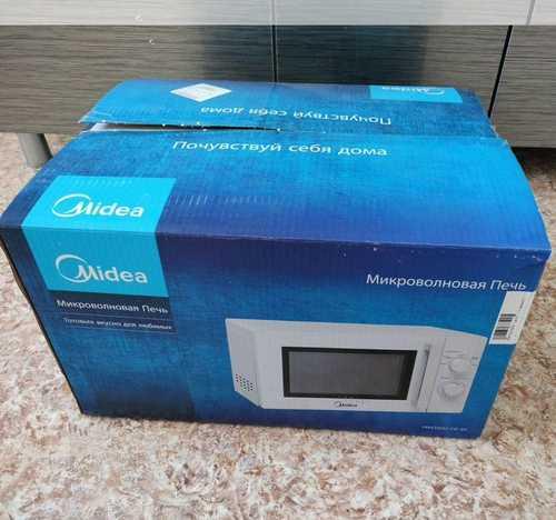 Микроволновая печь Midea MM720CY6-W новая