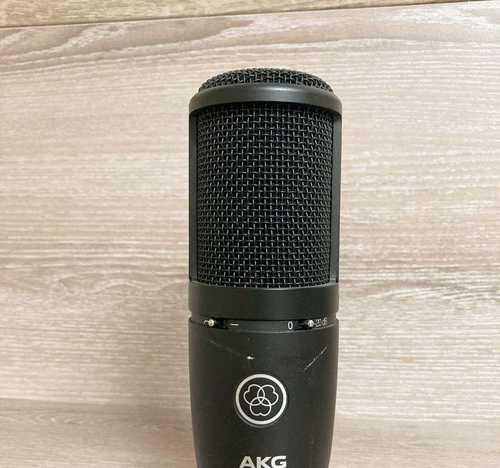 Студийный микрофон akg p120