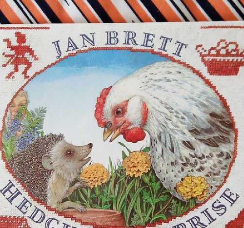 Книга детская. Jan Brett. Hedgie’s Surprise