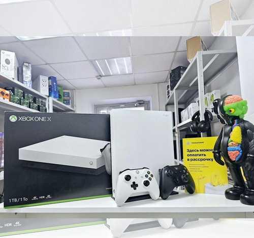 Xbox one x 1tb 2 геймпада 500 игр