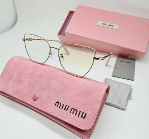 Солнцезащитные очки MIU MIU