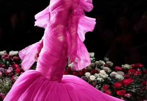 Розовое платье Christian Siriano
