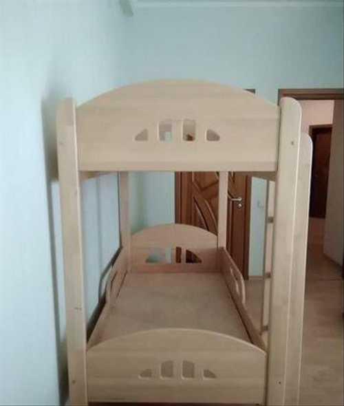 Кровать деревянная двухэтажная