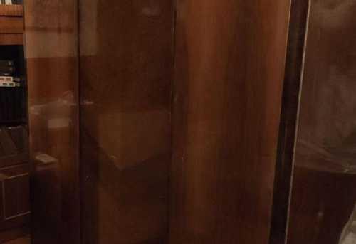 Шкаф деревянный трёхстворчатый винтаж Румыния