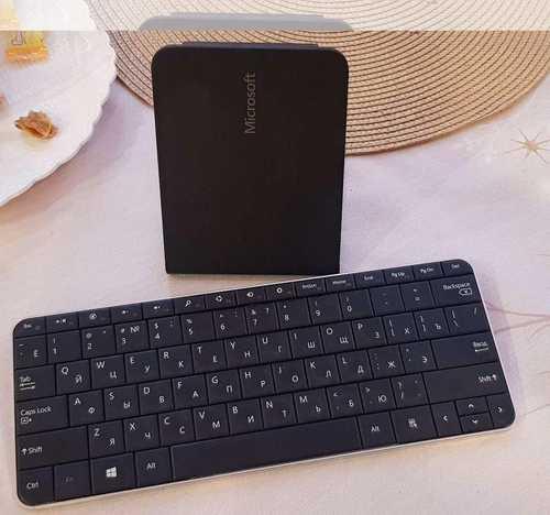 Клавиатура Блюпуп) Microsoft Wedge Mobile Keyboard