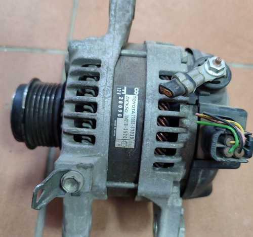 Генератор Toyota Voxy 2009 2706037030 ZRR70 3zrfe