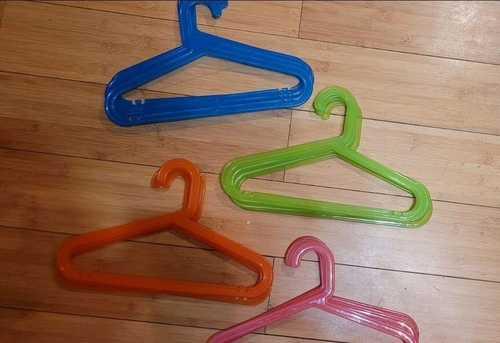 Вешалки плечики IKEA разноцветные