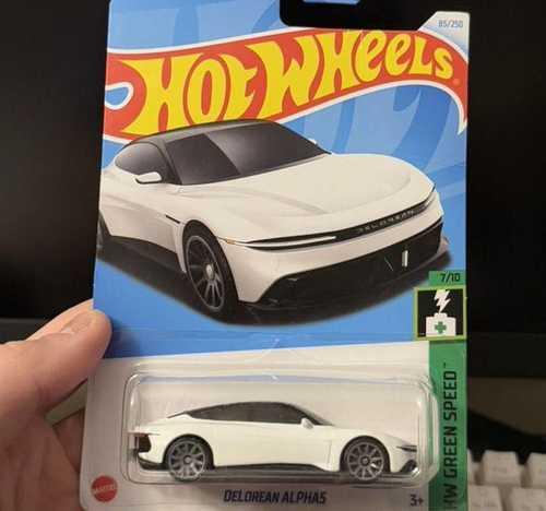 Hot wheels delorean alpha5