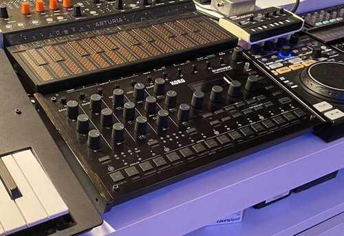 Korg Drumlogue аналоговый синтезатор драм-машина