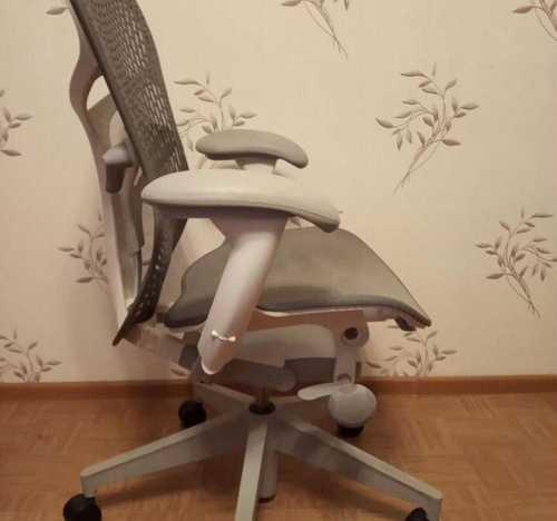 Компьютерное кресло herman miller mirra 2