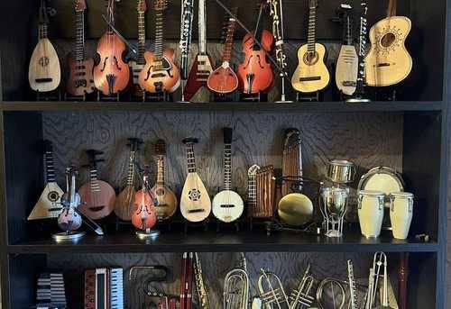 Коллекция миниатюрных музыкальных инструментов