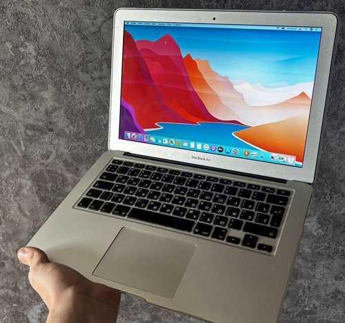 Тонкий и быстрый ноутбук Apple MacBook Air 13 i5