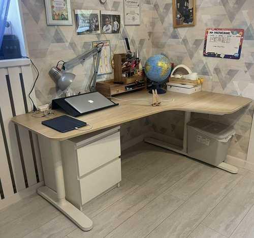 Компьютерный стол IKEA бекант