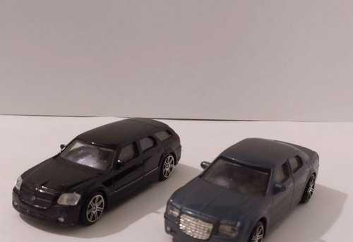 Модели Dodge Magnum и Chrysler 300C 1:43 Bburago