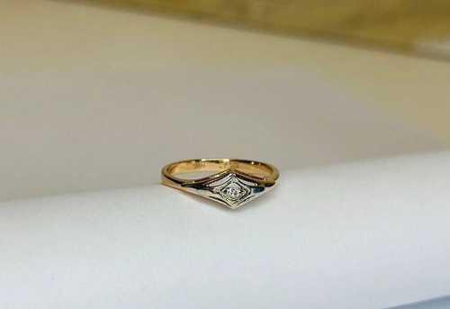 Золотое кольцо с бриллиантом 15,5 размер
