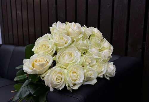 Белые розы 60см