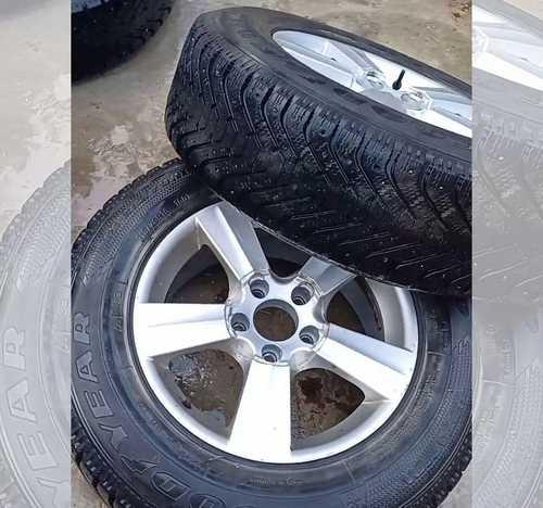 Goodyear UltraGrip 500 SUV 215/70 R16 100