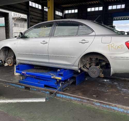 Бампер передний Toyota Premio ZZT245